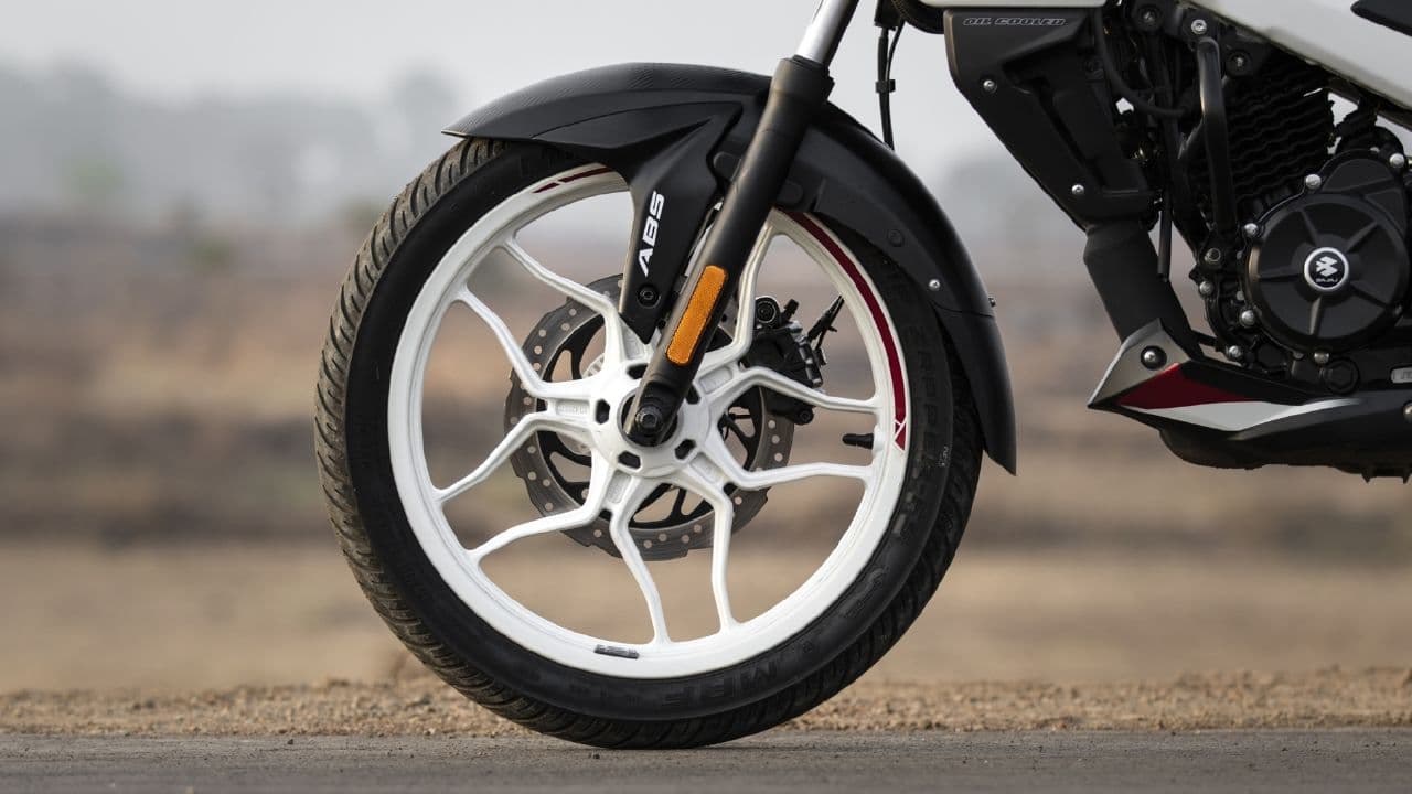 Bajaj Pulsar NS160 Images - Pulsar NS160 Interior & Exterior [18 Photos]