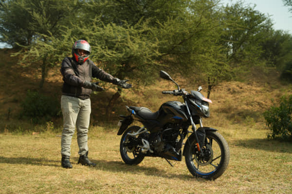 Bajaj Pulsar P150 Images - Pulsar P150 Interior & Exterior [21 Photos]