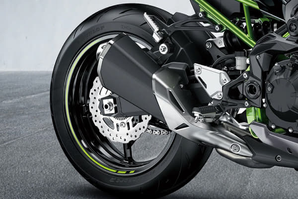 Kawasaki Z900 Images - Z900 Interior & Exterior [20 Photos]