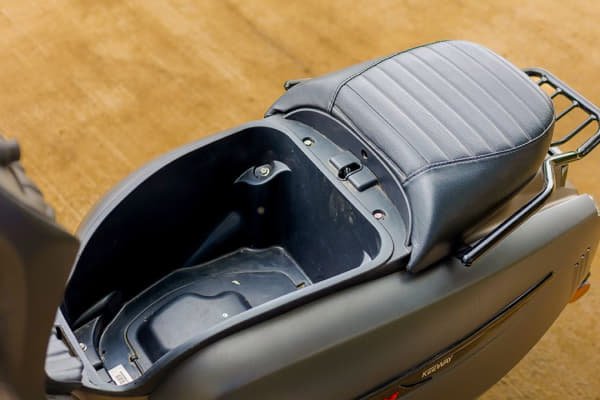 Keeway Sixties 300i Images - Sixties 300i Interior & Exterior [20 Photos]