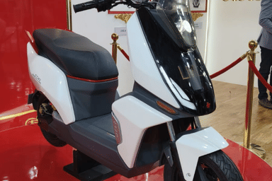 LML Star Price - Launch Date, Images, Colours & Reviews