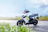 Simple One Price 2025 | Scooter Images, Mileage & Colours