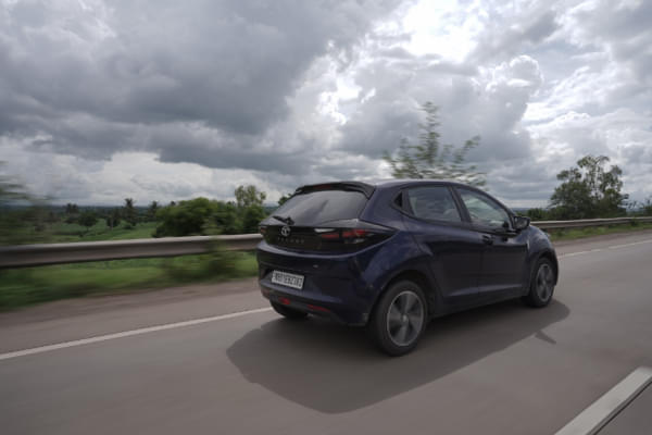 Tata Altroz Images - Altroz Interior & Exterior [36 Photos]