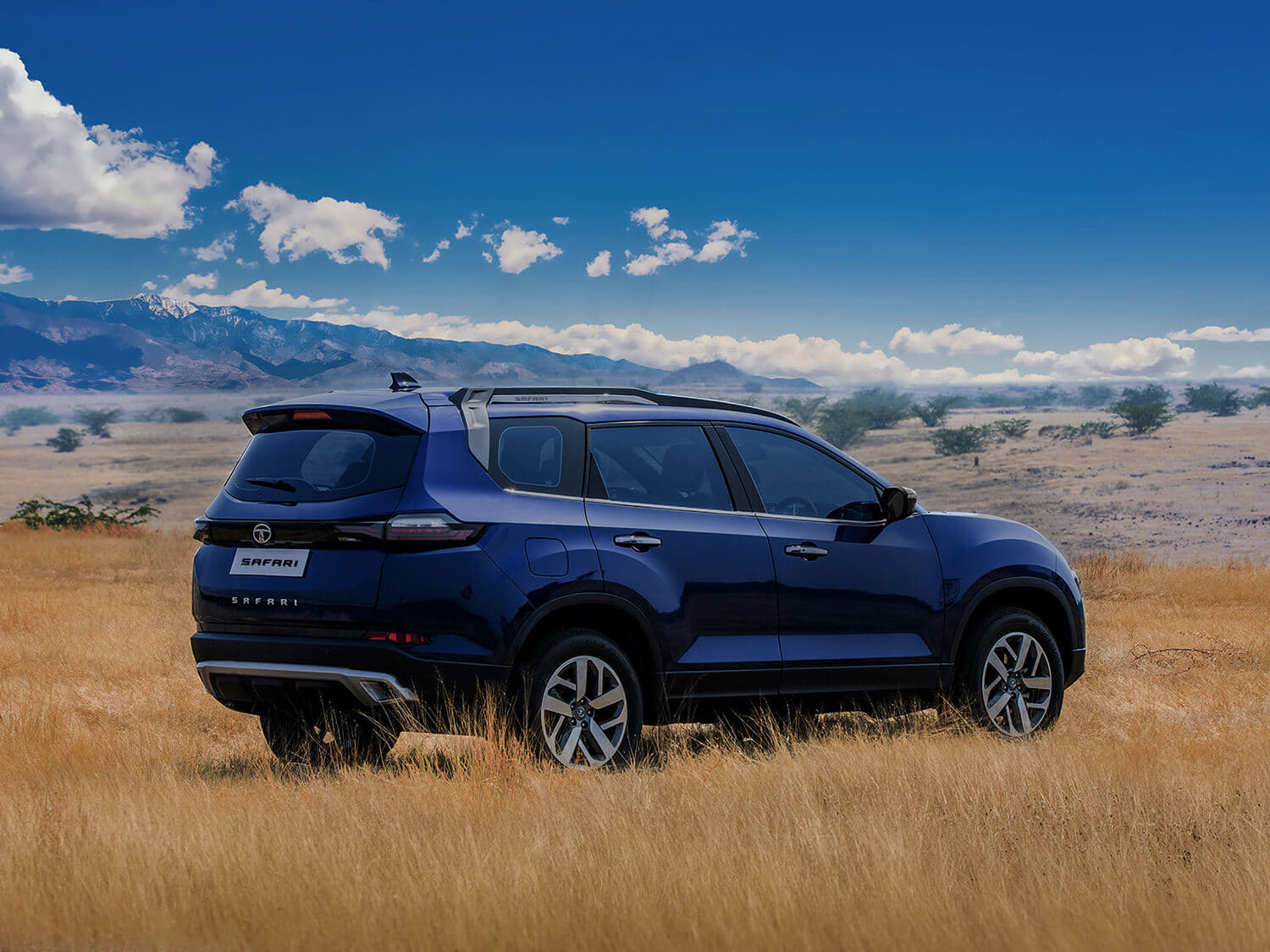 Tata Safari Images - Safari Interior & Exterior [52 Photos]