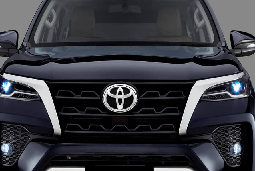 Toyota Fortuner Images - Fortuner Interior & Exterior [23 Photos]