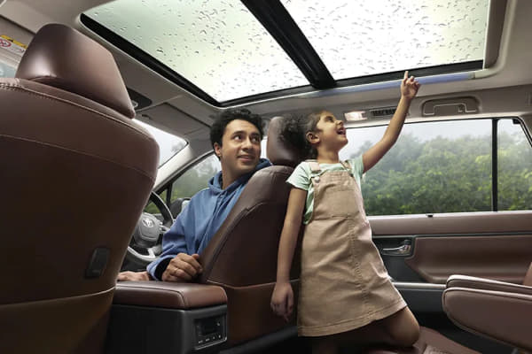 Toyota Innova Hycross Images - Innova Hycross Interior & Exterior [23 ...