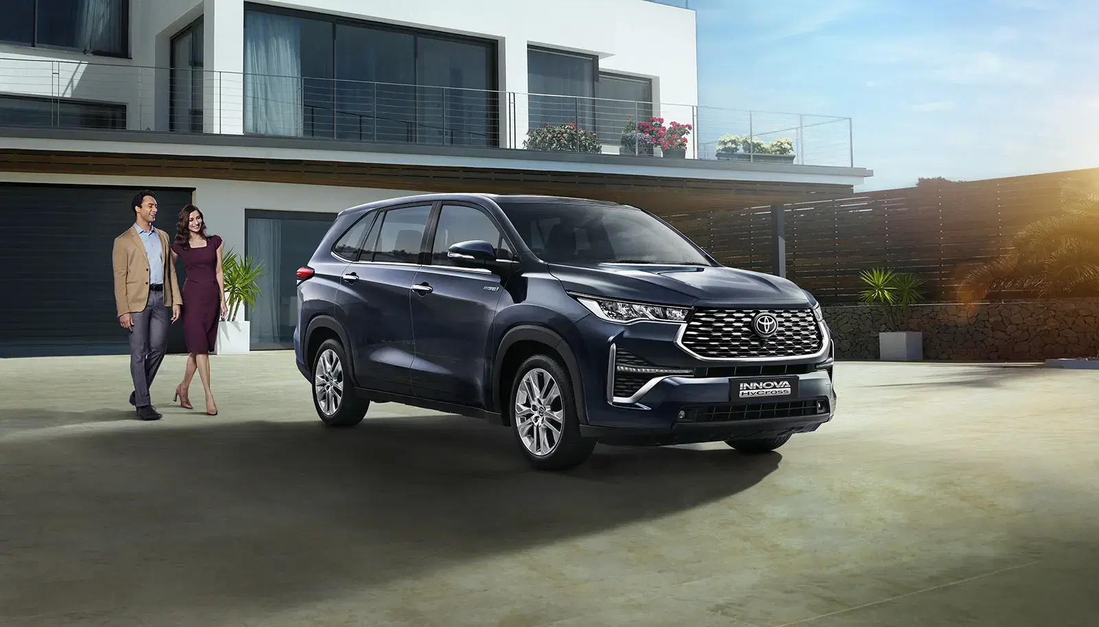 Toyota Innova Hycross Images - Innova Hycross Interior & Exterior [23 ...