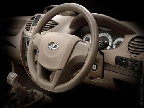Mahindra Xylo Images - Xylo Interior & Exterior [29 Photos]