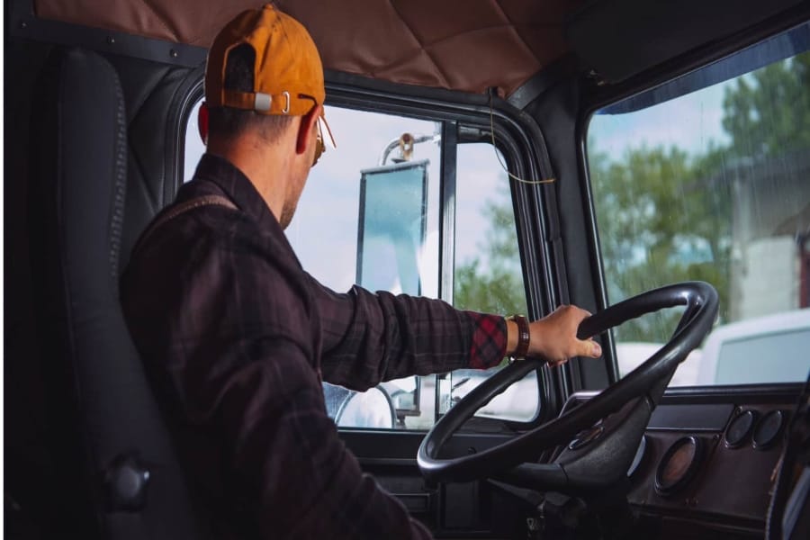 Here's How To Become A Truck Driver In India