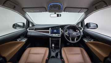 MG Hector Plus Vs Toyota Innova Crysta - Spec Comparison