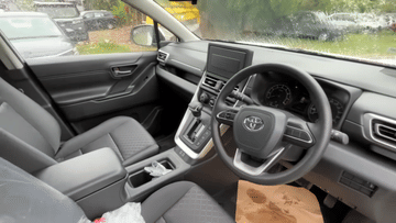 Toyota Innova Hycross Base G Variant Walkaround - Here's How It Looks
